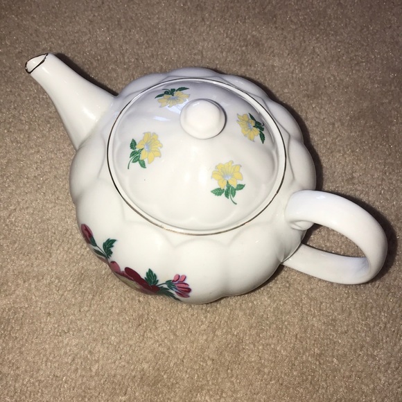 Laura Ashley | Kitchen | Collectible Laura Ashley Tea Pot Euc | Poshmark